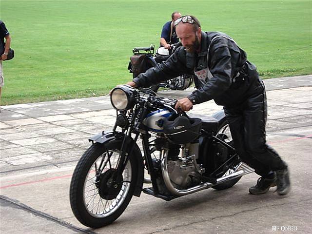 OBRAZEM: V Plzni závodily staré motorky - iDNES.cz